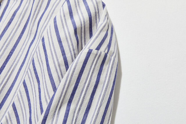 実用性と上品さを兼ね備えたストライプシャツ コットンジャガードストライプシャツ 青＊ホワイト 250507-1 | iichi 日々の暮らしを心地よくするハンドメイドやアンティークのマーケットプレイス