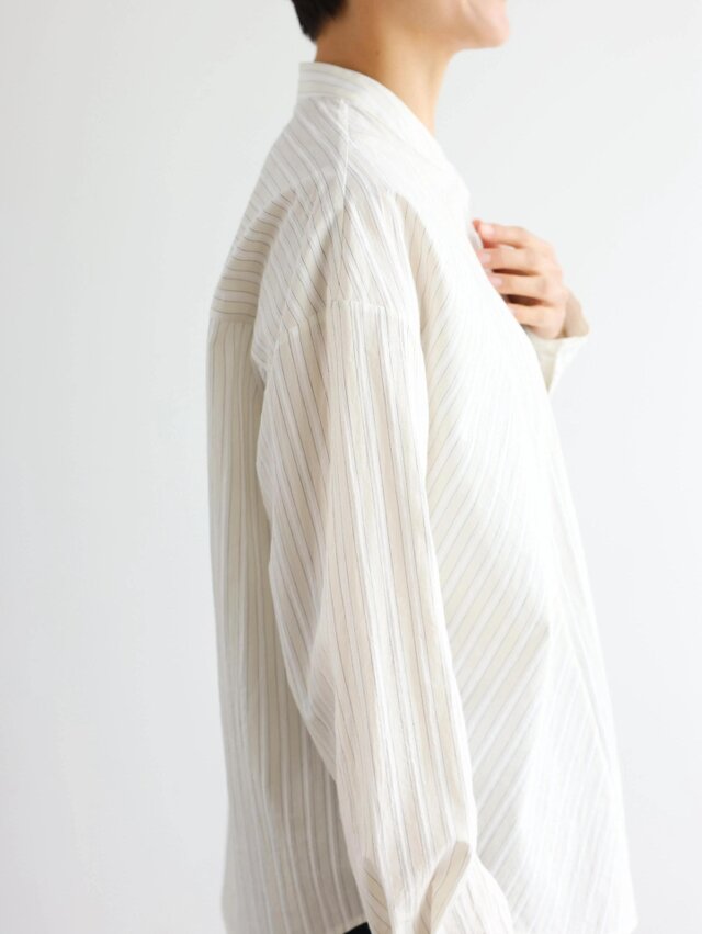 実用性と上品さを兼ね備えたストライプシャツ コットンジャガードストライプシャツ ベージュ＊ホワイト 250507-2 | iichi 日々の暮らしを心地よくするハンドメイドやアンティークの ...