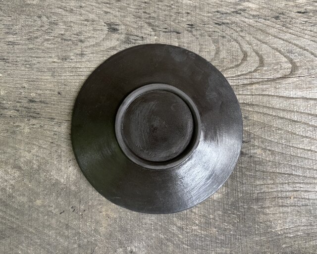 化粧掻き落とし文様 皿147 | iichi 日々の暮らしを心地よくするハンドメイドやアンティークのマーケットプレイス