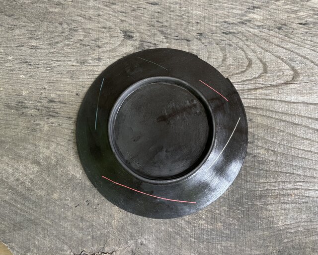 化粧掻き落とし文様 皿148 | iichi 日々の暮らしを心地よくするハンドメイドやアンティークのマーケットプレイス