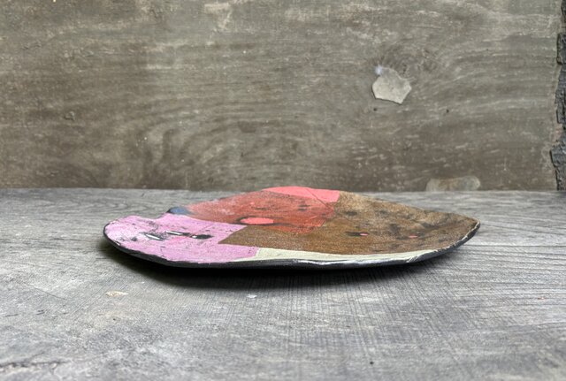 化粧掻き落とし文様 皿149 | iichi 日々の暮らしを心地よくするハンドメイドやアンティークのマーケットプレイス