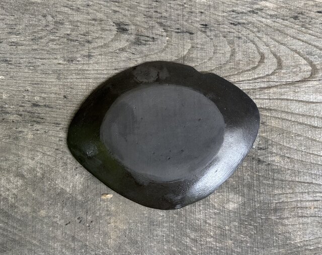 化粧掻き落とし文様 皿150 | iichi 日々の暮らしを心地よくするハンドメイドやアンティークのマーケットプレイス