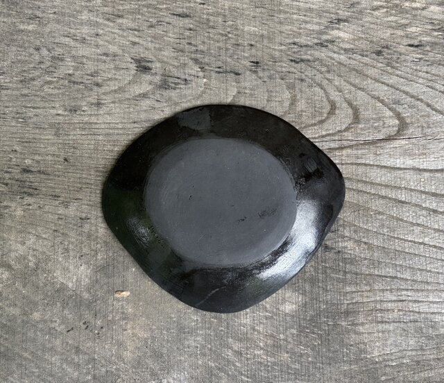 化粧掻き落とし文様 皿151 | iichi 日々の暮らしを心地よくするハンドメイドやアンティークのマーケットプレイス