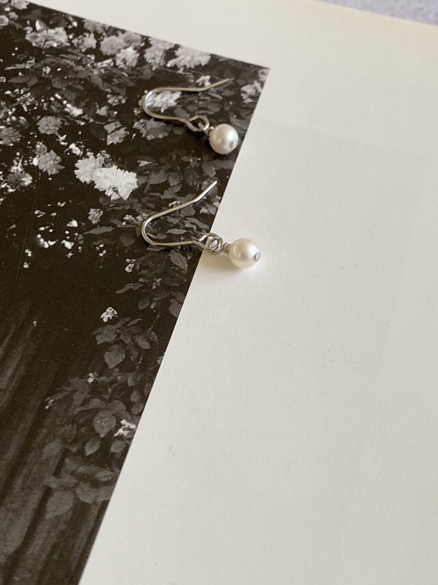 316L Simple Metal ステンレスフックピアス AAA淡水パール（シルバー | iichi 日々の暮らしを心地よくするハンドメイドやアンティークのマーケットプレイス