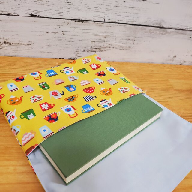 御朱印帳ケース・マルチケース ティーカップ | iichi 日々の暮らしを心地よくするハンドメイドやアンティークのマーケットプレイス