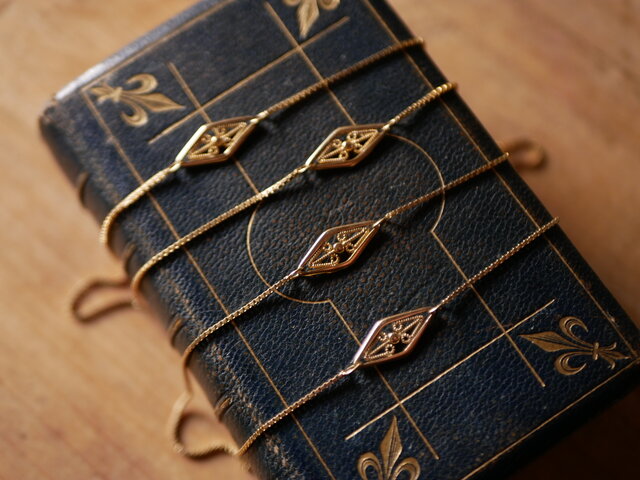 ヴェルメイユ ヴィンテージネックレス イタリアンヴィンテージ ブロカント | iichi 日々の暮らしを心地よくするハンドメイドやアンティークのマーケットプレイス