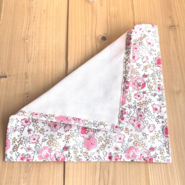 リバティ タナローン ガーゼハンカチ ＜Felicite＞(フェリシテ)ネオンピンク | iichi 日々の暮らしを心地よくするハンドメイドやアンティークのマーケットプレイス