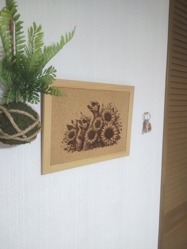 A4コルクシート ミーアキャット2匹とヒマワリ | iichi 日々の暮らしを心地よくするハンドメイドやアンティークのマーケットプレイス