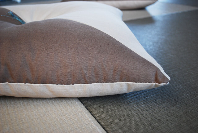 Japanese cushion＜cotton＋Linen＞45 | iichi 日々の暮らしを心地よくするハンドメイドやアンティークのマーケットプレイス