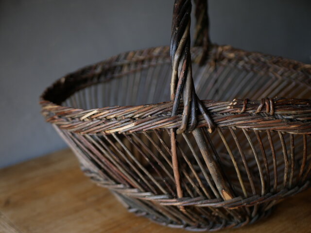 芸術的なアンティークパニエ かご フランス ペリゴール地方 アンティークのある暮らし | iichi 日々の暮らしを心地よくするハンドメイドやアンティークのマーケットプレイス