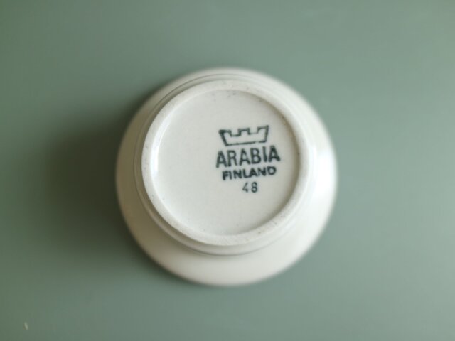 ARABIA アラビア / Koralli / エッグカップ No.5863 | iichi 日々の暮らしを心地よくするハンドメイドやアンティークのマーケットプレイス