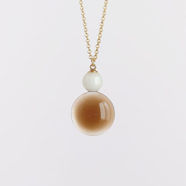 アイスコーヒー＊ガラス ブラウン＆ホワイト／14KGF セミロングネックレス | iichi 日々の暮らしを心地よくするハンドメイドや ...