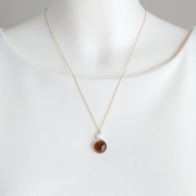 アイスコーヒー＊ガラス ブラウン＆ホワイト／14KGF セミロングネックレス | iichi 日々の暮らしを心地よくするハンドメイドや ...