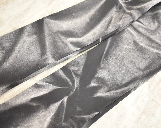 驚きの穿き心地！ユニークなタイダイ柄ストレートストレッチロングパンツ ブラック＆ホワイトフラワー 大きいサイズあり | iichi 日々の暮らしを心地よくするハンドメイドやアンティークの ...