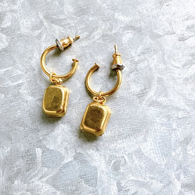 P663-ヴィンテージピアス U.S.A. 1980s Amber Color Cut Glass Gold Tone Hoop | iichi 日々の暮らしを心地よくするハンドメイドや ...