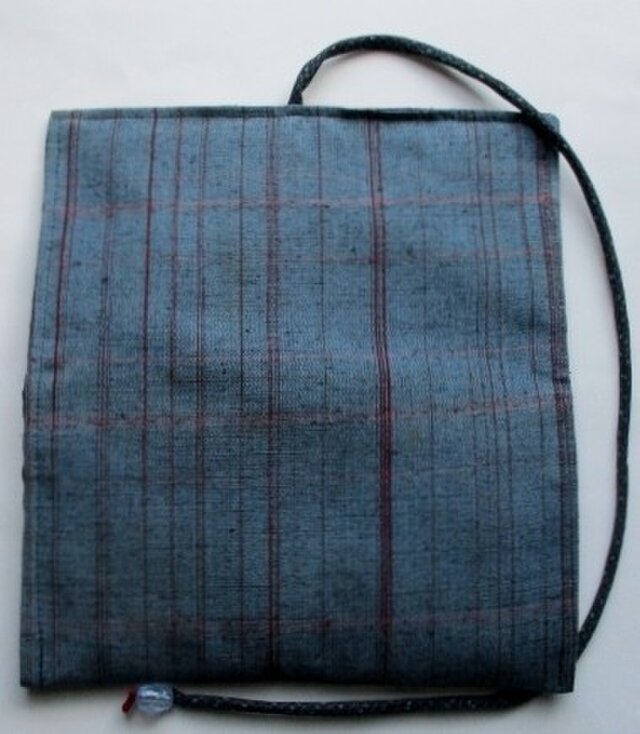 8235 紬の着物で作った和風財布・ポーチ ＃送料無料 | iichi 日々の暮らしを心地よくするハンドメイドやアンティークのマーケットプレイス