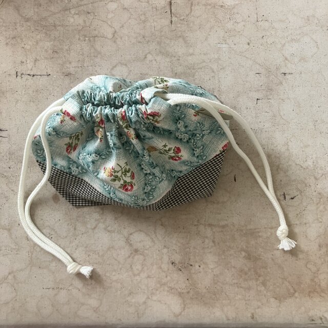 ふんわりお花柄のお弁当袋(kc-bb-070) | iichi 日々の暮らしを心地よくするハンドメイドやアンティークのマーケットプレイス