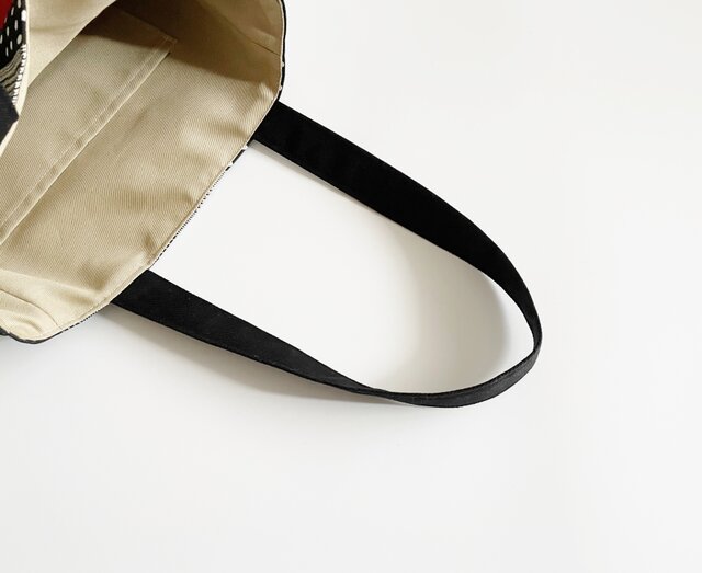 デニムパッチワークバッグ レッド ブラック ドット モノトーン 肩掛け A4 | iichi 日々の暮らしを心地よくするハンドメイドやアンティークのマーケットプレイス