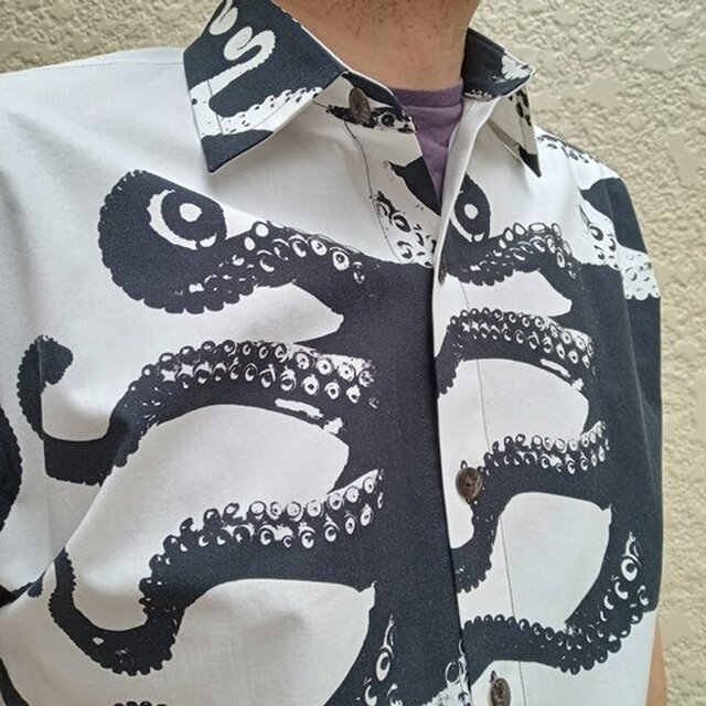 半袖蛸シャツ（騙し絵オクトパス）白黒 | iichi 日々の暮らしを心地よくするハンドメイドやアンティークのマーケットプレイス