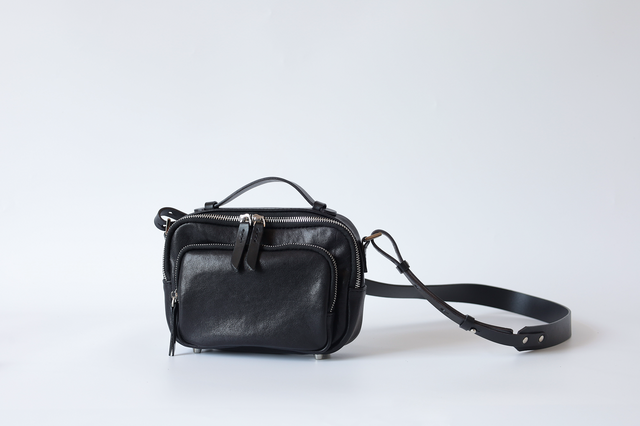 【柔らかいヌメ革】2層ファスナーで仕分け上手 牛革のミニボックスバッグ｜ショルダー・斜めがけ対応 | iichi 日々の暮らしを心地よくするハンドメイドやアンティークのマーケットプレイス