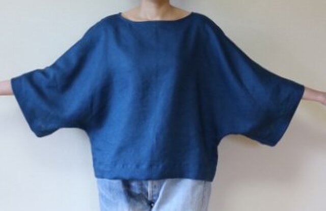 たっぷりしたお袖のフレアー感がきれいなトップス 白リネン100％【着丈延長オプションあり】 | iichi 日々の暮らしを心地よくするハンドメイドやアンティークのマーケットプレイス