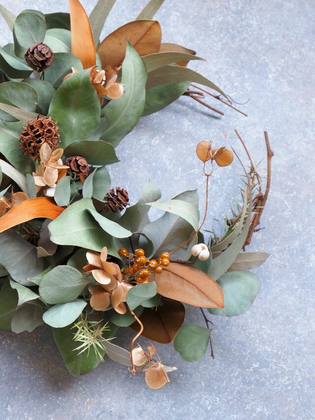 森の三日月リース30cm | iichi 日々の暮らしを心地よくするハンドメイドやアンティークのマーケットプレイス