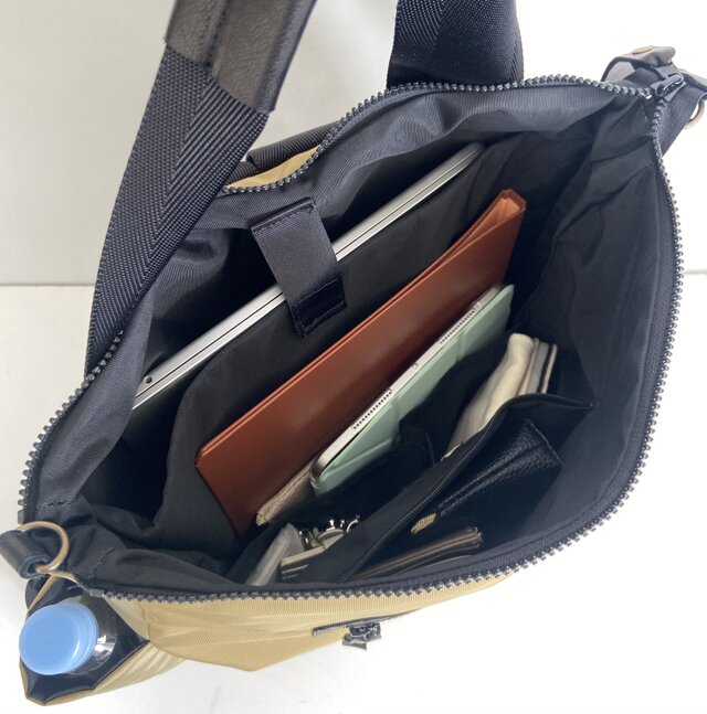 撥水ナイロン＊スタイリッシュ2wayリュック＊PC・A4収納可能＊オプションにて斜めがけショルダー | iichi 日々の暮らしを心地よくするハンドメイドやアンティークのマーケットプレイス