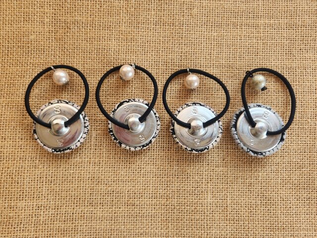 髪ゴム 金ラメ 淡ピンク グレー | iichi 日々の暮らしを心地よくするハンドメイドやアンティークのマーケットプレイス