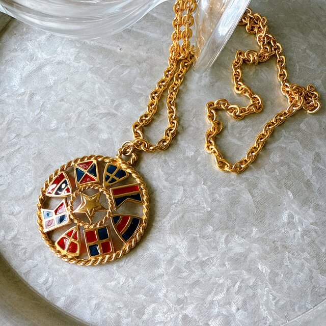 NT6-【 TRIFARI 】トリファリ・ヴィンテージネックレス Gold Tone Red and Blue Star | iichi 日々の暮らしを心地よくするハンドメイドやアンティークの ...