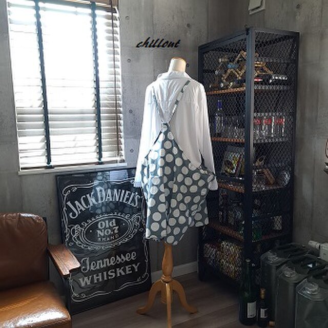 【背中がかわいい】エプロンドレス：グレードット【0575】 | iichi 日々の暮らしを心地よくするハンドメイドやアンティークのマーケットプレイス