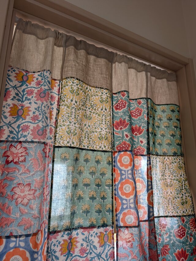 ♥️夏のれん♥️ハンドブロックプリント6種♥️涼しげ♥️大きめパッチワーク4連♥️のれん★85 150★ | iichi 日々の暮らしを心地よくするハンドメイドやアンティークのマーケットプレイス