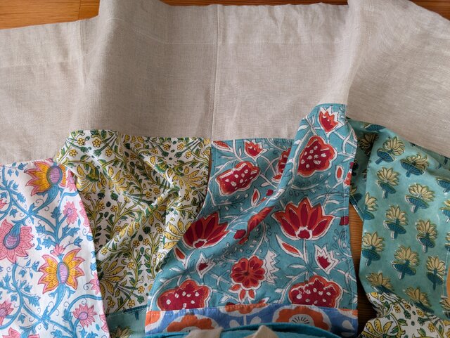 ♥️夏のれん♥️ハンドブロックプリント6種♥️涼しげ♥️大きめパッチワーク4連♥️のれん★85 150★ | iichi 日々の暮らしを心地よくするハンドメイドやアンティークのマーケットプレイス