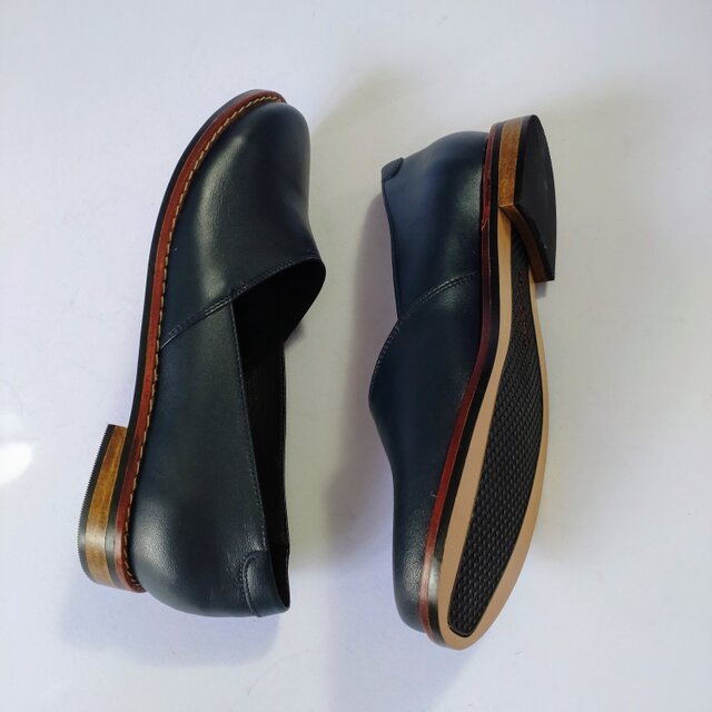 本革フラットシューズ 無料サイズ調整可 ぺたんこ靴 フラット 色変更可 外反母趾 大人可愛い 本革 22cm～ | iichi 日々の暮らしを心地よくするハンドメイドやアンティークのマーケットプレイス