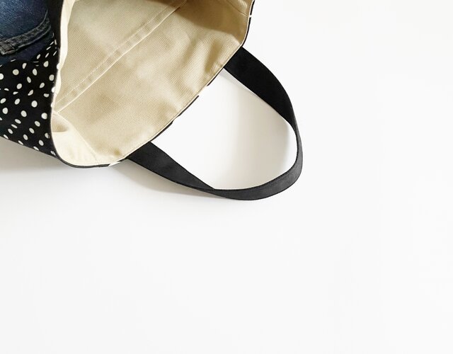 デニムパッチワークバッグ 水玉 ドット モノトーン A4 | iichi 日々の暮らしを心地よくするハンドメイドやアンティークのマーケットプレイス