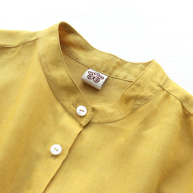 快適キチンと見え リネン フレンチスリーブバンドカラーブラウス （ハニーイエロー）TP42 | iichi 日々の暮らしを心地よくするハンドメイドやアンティークのマーケットプレイス