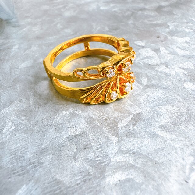 RA97-【 AVON 】エイボン・ヴィンテージリング 1998 Gold-tone Cubic Zirconia | iichi 日々の暮らしを心地よくするハンドメイドやアンティークの ...