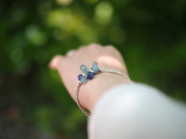 -Tanzanite・Kyanite- silver bracelet | iichi 日々の暮らしを心地よくするハンドメイドやアンティークのマーケットプレイス