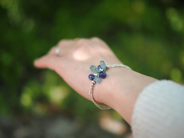 -Tanzanite・Kyanite- silver bracelet | iichi 日々の暮らしを心地よくするハンドメイドやアンティークのマーケットプレイス