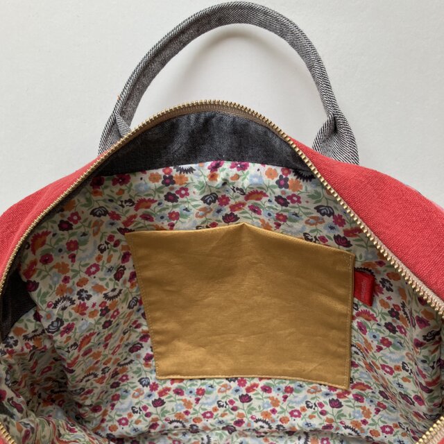 小さなボストンバッグ おさげの人形 | iichi 日々の暮らしを心地よくするハンドメイドやアンティークのマーケットプレイス