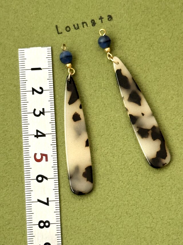 チェコビーズネイビーブルーとべっ甲の大ぶりピアス 樹脂ピアス | iichi 日々の暮らしを心地よくするハンドメイドやアンティークのマーケットプレイス