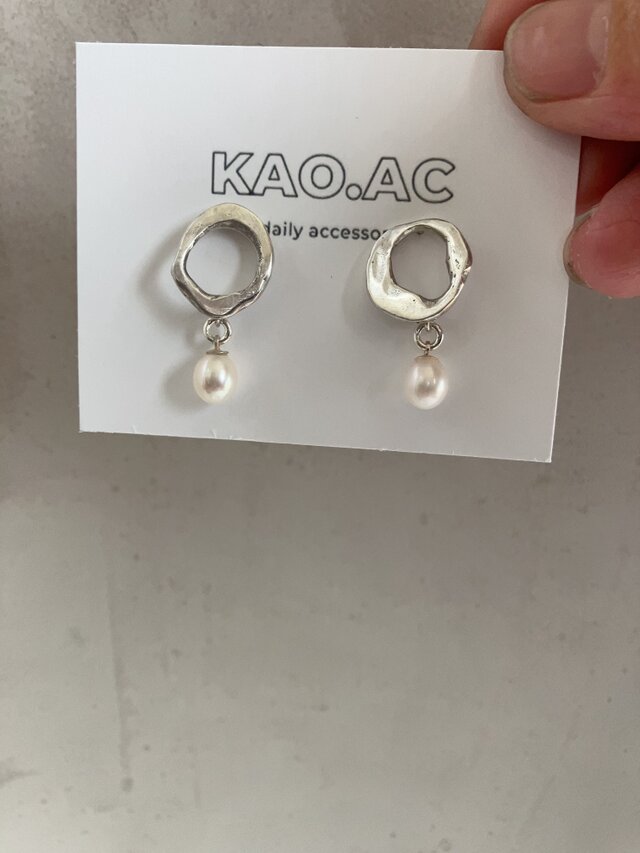 溶かした silver950 フラット サークルピアス 淡水パール シルバーピアス パールピアス デイリーユース | iichi 日々の暮らしを心地よくするハンドメイドやアンティークの ...
