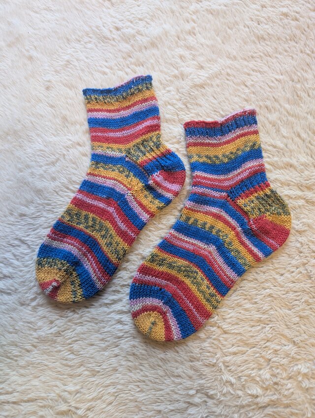 No.1540 手編み靴下 | iichi 日々の暮らしを心地よくするハンドメイドやアンティークのマーケットプレイス