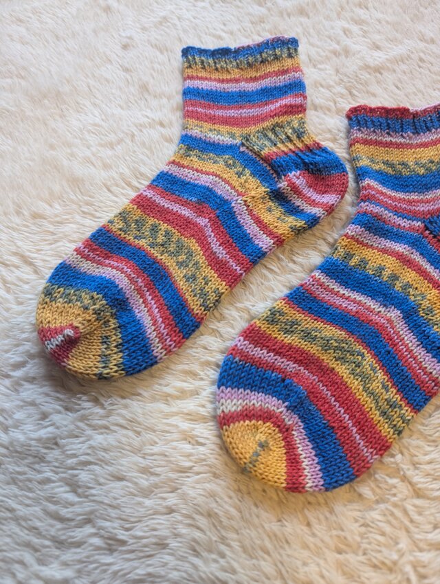 No.1540 手編み靴下 | iichi 日々の暮らしを心地よくするハンドメイドやアンティークのマーケットプレイス