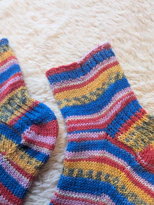 No.1540 手編み靴下 | iichi 日々の暮らしを心地よくするハンドメイドやアンティークのマーケットプレイス