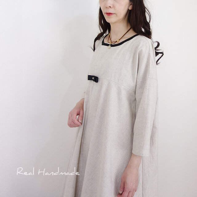 Cocoバイカラー・グログランリボンリネンワンピース（ピン付き） | iichi 日々の暮らしを心地よくするハンドメイドやアンティークのマーケットプレイス