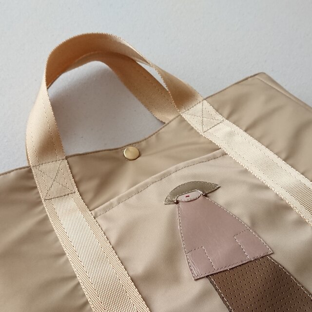 annco nylon tote [beige gold] | iichi 日々の暮らしを心地よくするハンドメイドやアンティークのマーケットプレイス