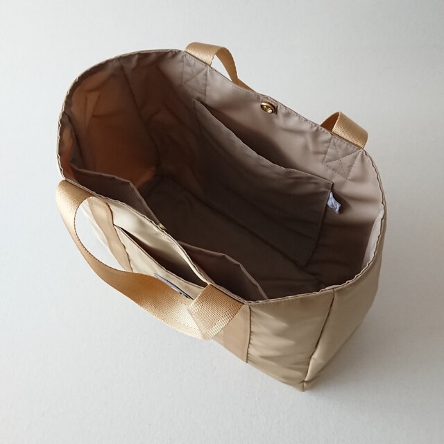 annco nylon tote [beige gold] | iichi 日々の暮らしを心地よくするハンドメイドやアンティークのマーケットプレイス