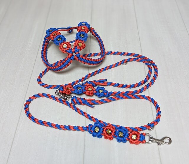 ハート柄ショルダーリード（全長230cm） 小型、中型犬用 お揃いの首輪もあります | iichi 日々の暮らしを心地よくするハンドメイドやアンティークのマーケットプレイス