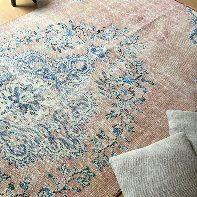 大判132×256 ピーチピンク×ブルー メダリオン トルコヴィンテージラグ | iichi 日々の暮らしを心地よくするハンドメイドやアンティークのマーケットプレイス