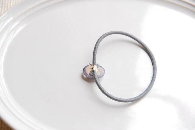 フローライトのヘアゴム グレー no.5 | iichi 日々の暮らしを心地よくするハンドメイドやアンティークのマーケットプレイス